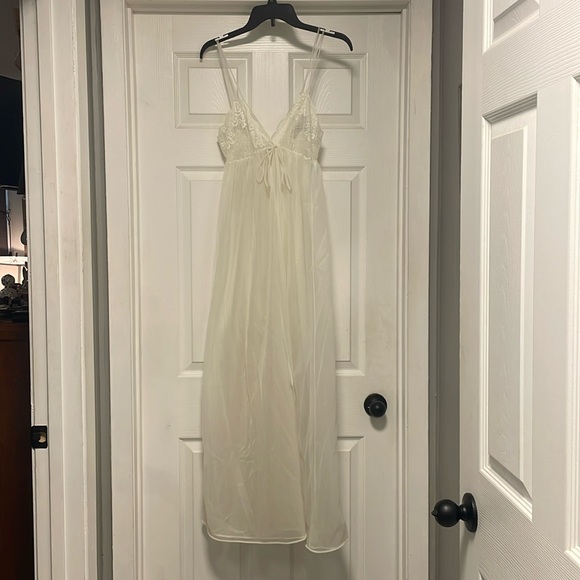 vassarette | Intimates & Sleepwear | Vintage Vassarette Nightgown ...